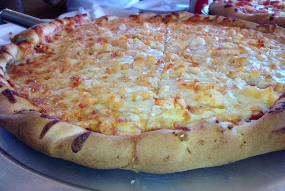 Caribbean Plate: Edith's Pizza in Bimini