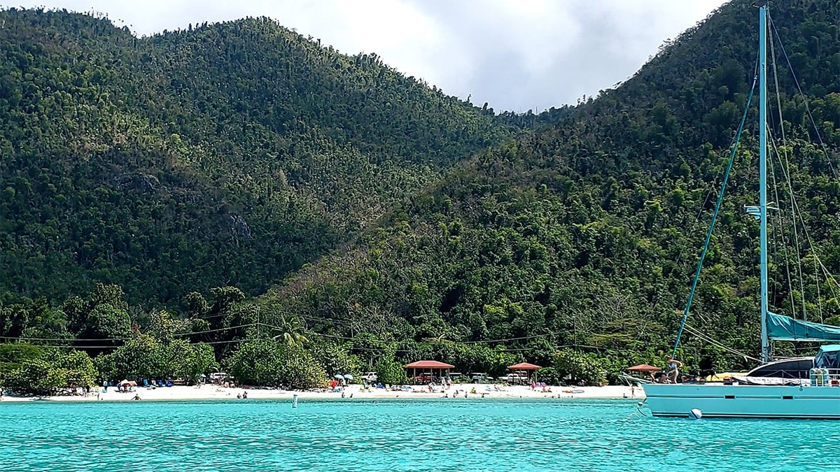 The 25 Best Beach Bars in the Caribbean 2023