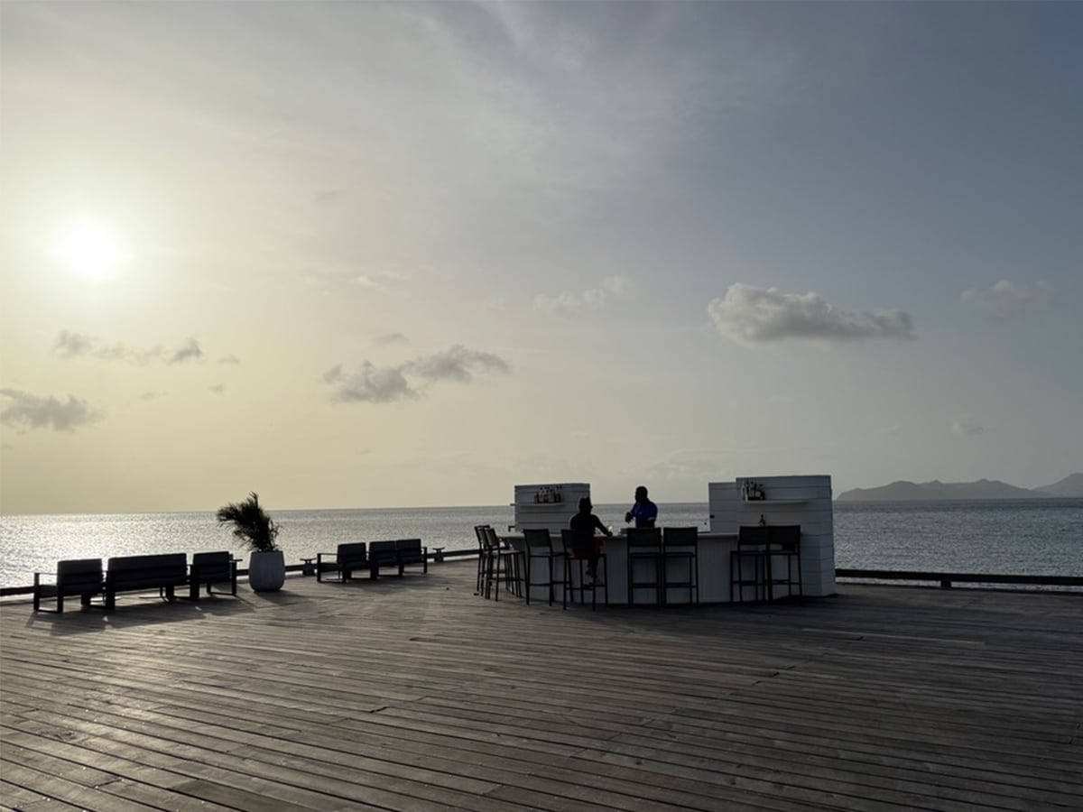 This Caribbean Four Seasons Resort Has a Secret Overwater Bar That’s ...