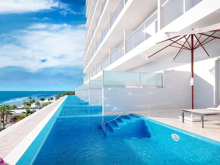 Riu Ventura, Cancun’s Newest All-Inclusive, Has 700 Rooms and Rooftop ...